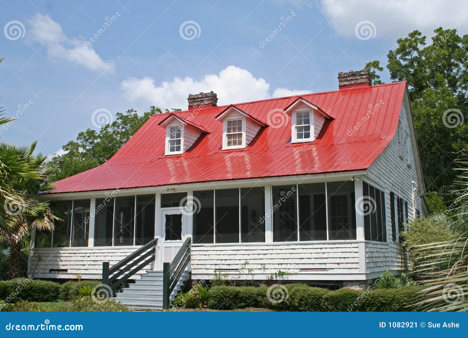Vintage beach house stock image. Image of roof, accomodation - 1082921
