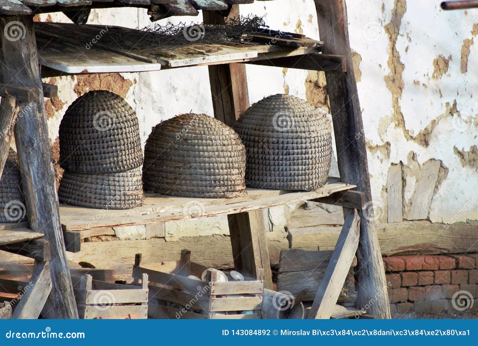 Vintage Bee Stock Images - Download 3,662 Royalty Free Photos