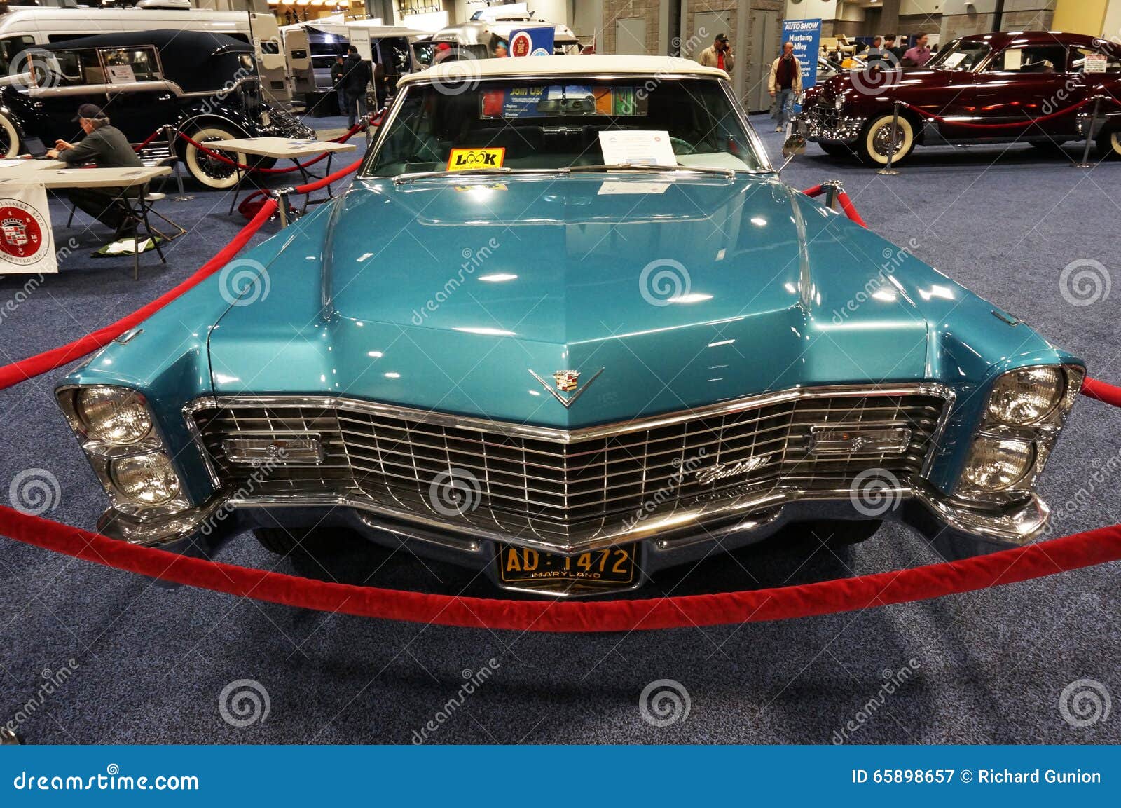 Vintage Cadillac Azul Deville Fotografia Editorial - Imagem de foto ...