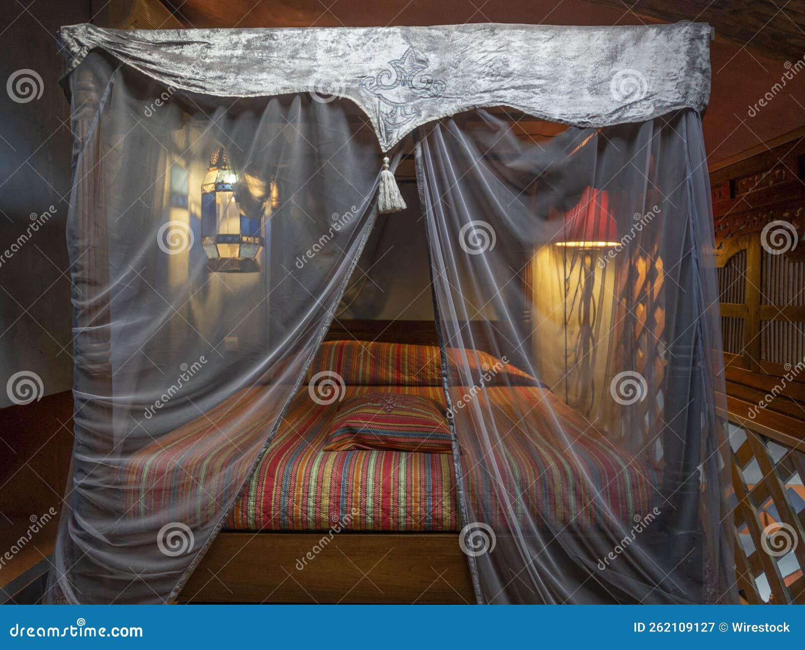 Old fashioned canopy bed stock image. Image of green - 262109127