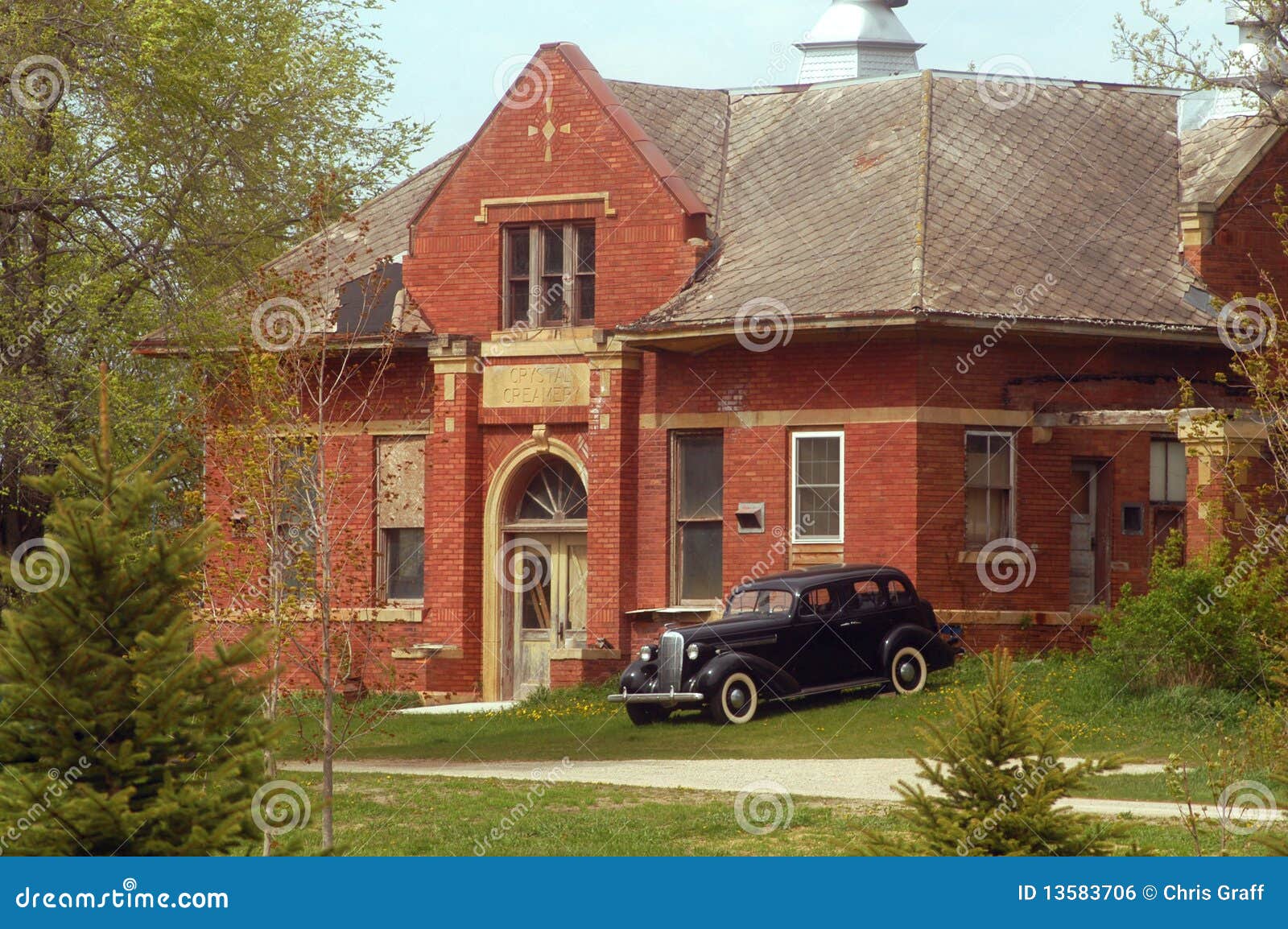Vintage Car, Old Building stock photo. Image of door - 13583706