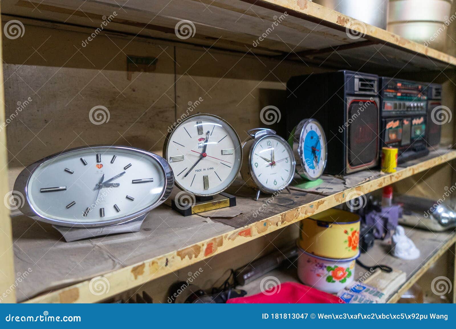Vintage Retro Clocks on Store Shelves Editorial Photography - Image of ...