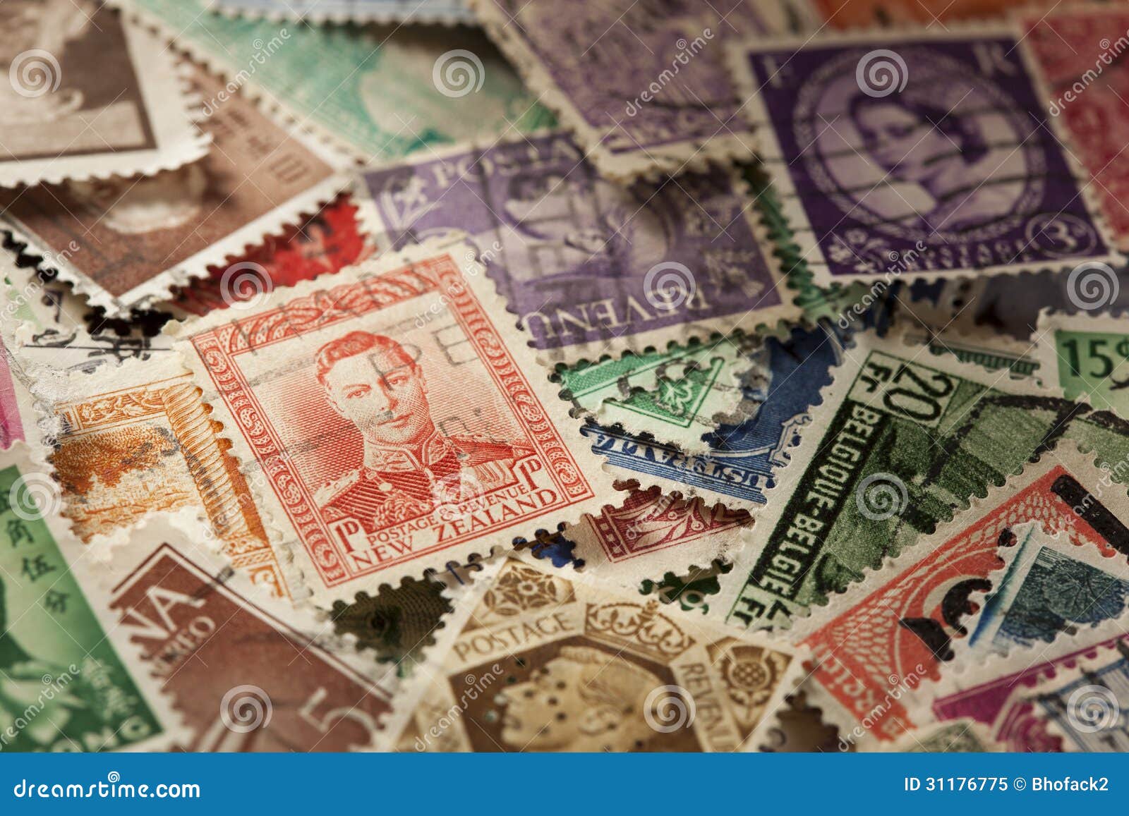 Vintage Colorido Selos Postais Usados Imagem Editorial - Imagem de selo ...