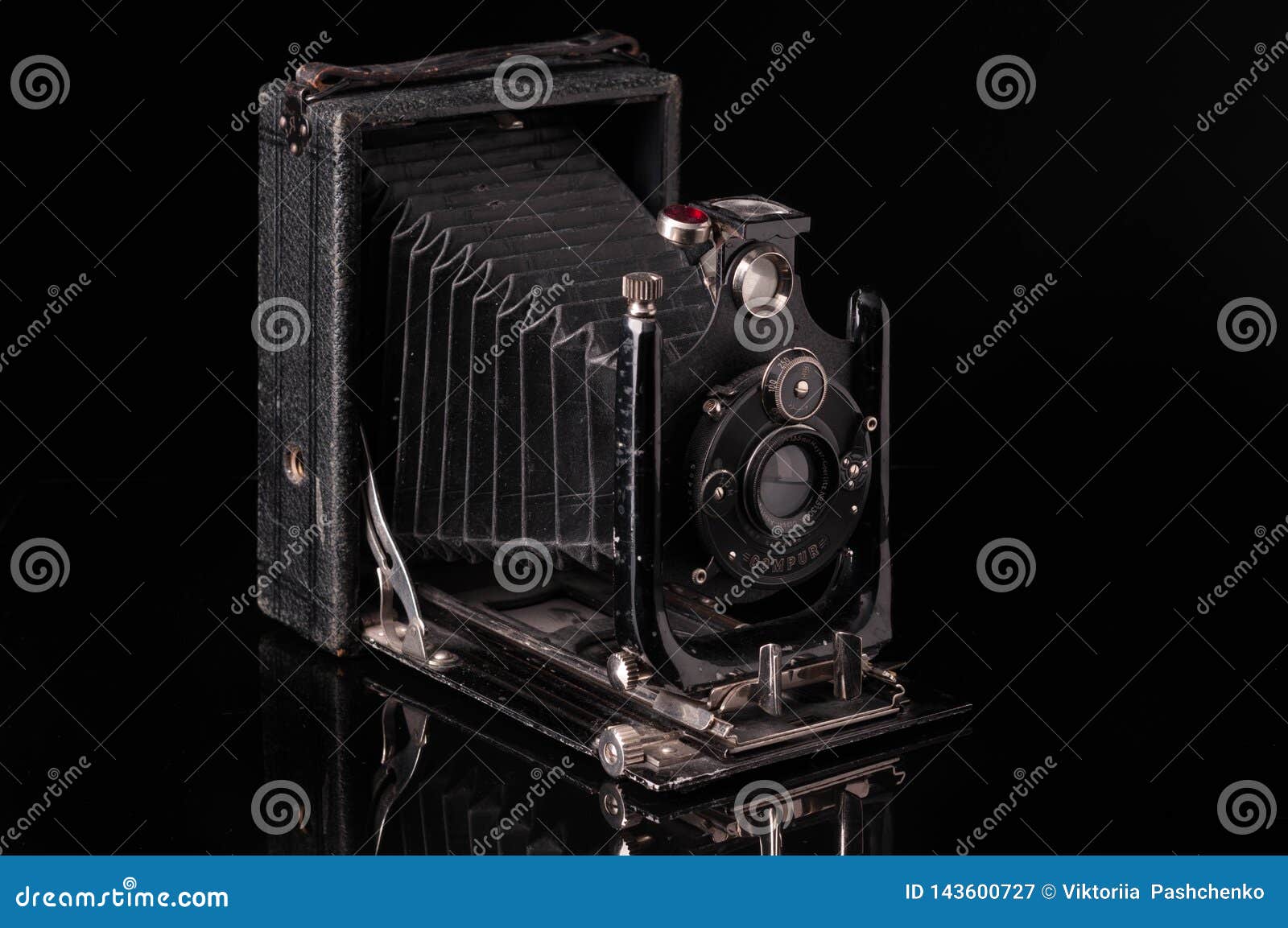 Vintage Compur Camera with Reflection Editorial Photography - Image of ...