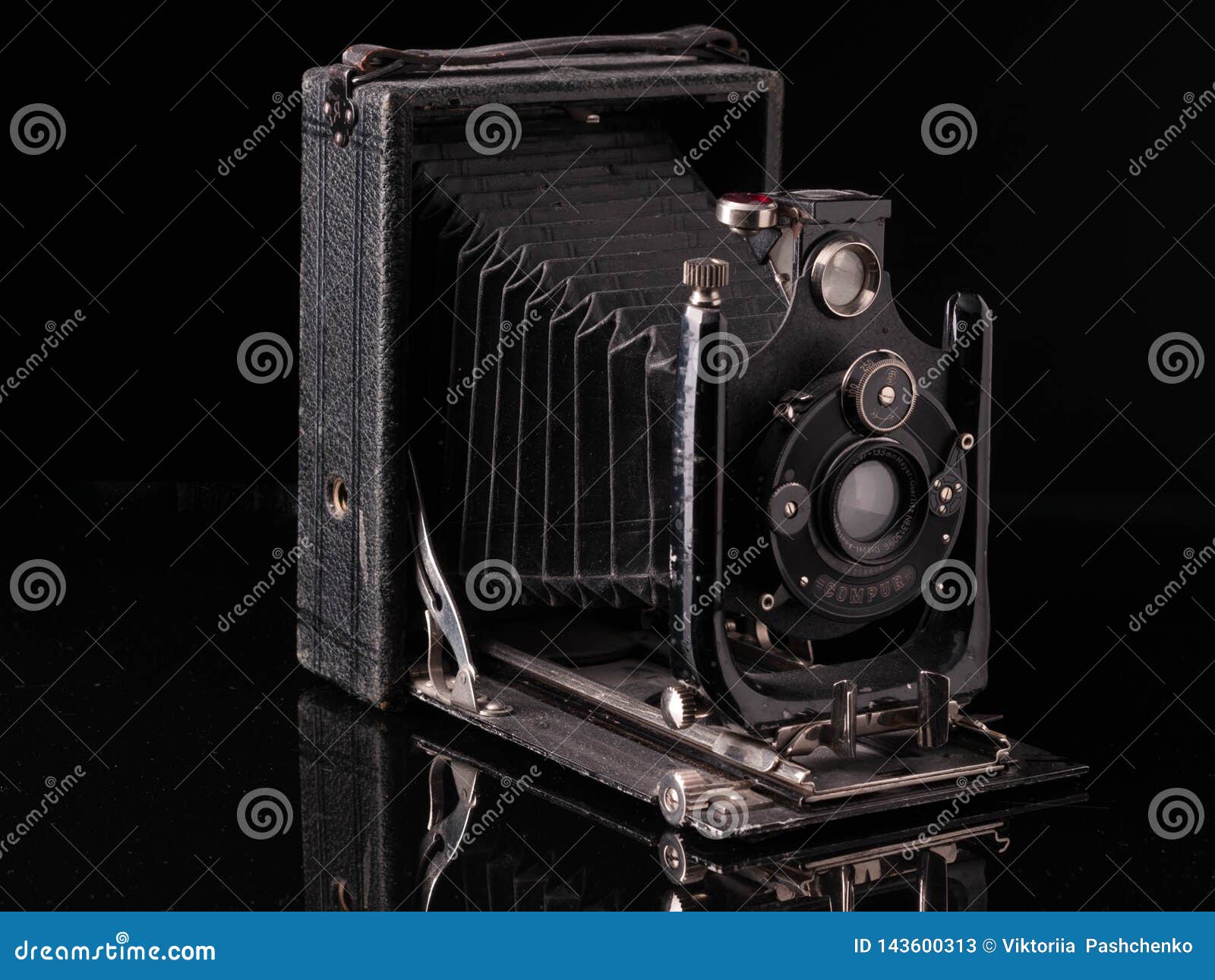 Vintage Compur Camera 1939 Year Release with Reflection on Black ...