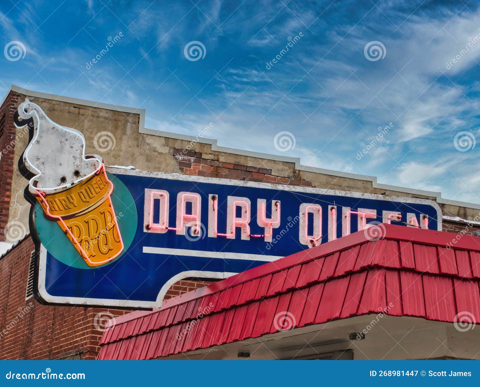 Vintage Dairy Queen sign editorial photography. Image of food - 268981447