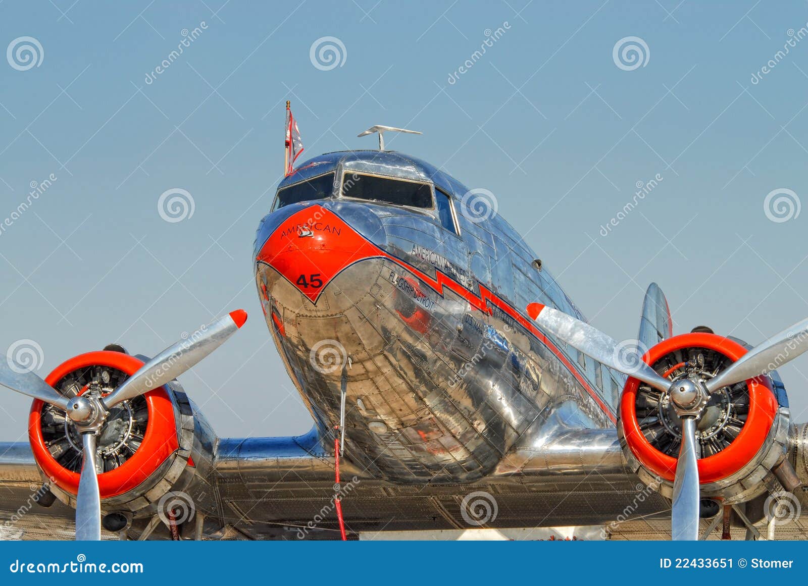 Vintage DC-3 stock image. Image of american, vintage - 22433651