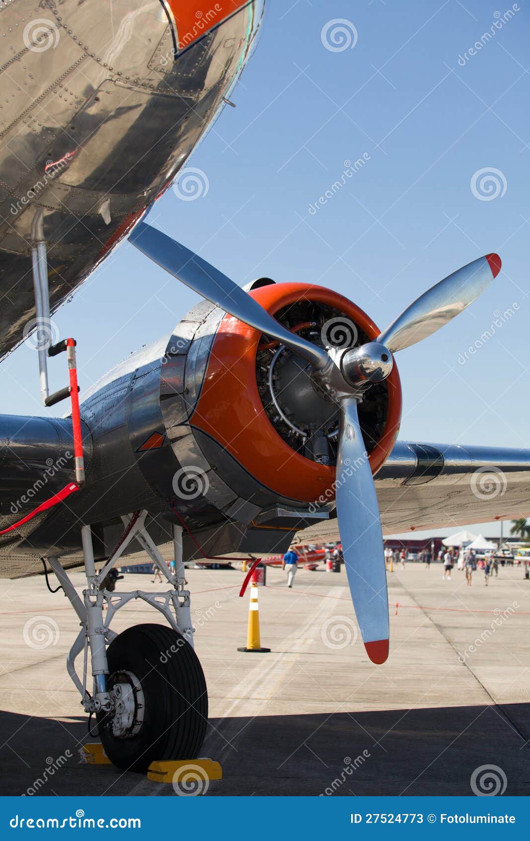 Vintage DC-3 airplane stock image. Image of antique, point - 27524773