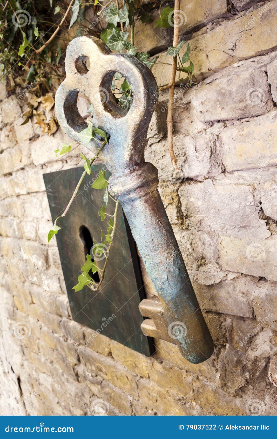 Vintage Giant Key and Keyhole Stock Photo - Image of close, home: 79037522