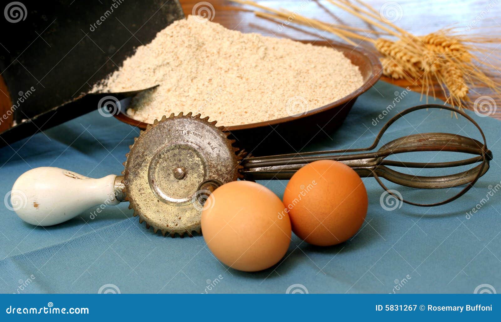 Vintage Hand Mixer stock image. Image of appliance, scoop - 5831267