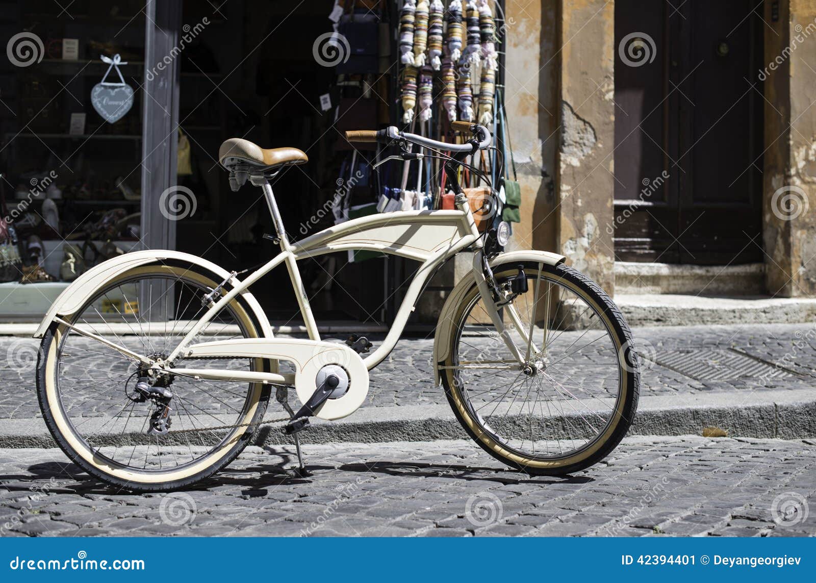 Vintage Italian Style Bicycle Stock Image - Image of european, alley ...