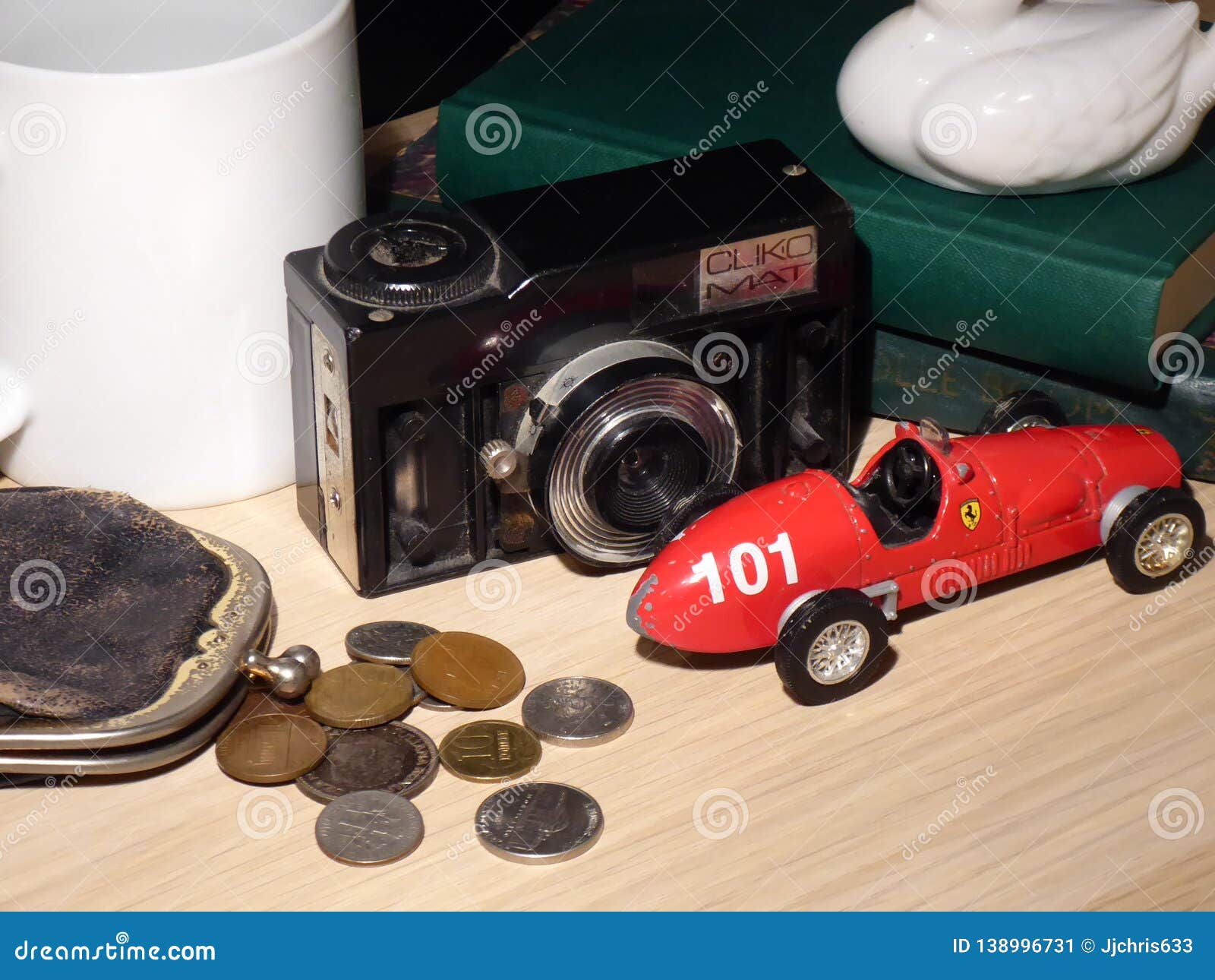 Vintage items scene. editorial photo. Image of vintage - 138996731