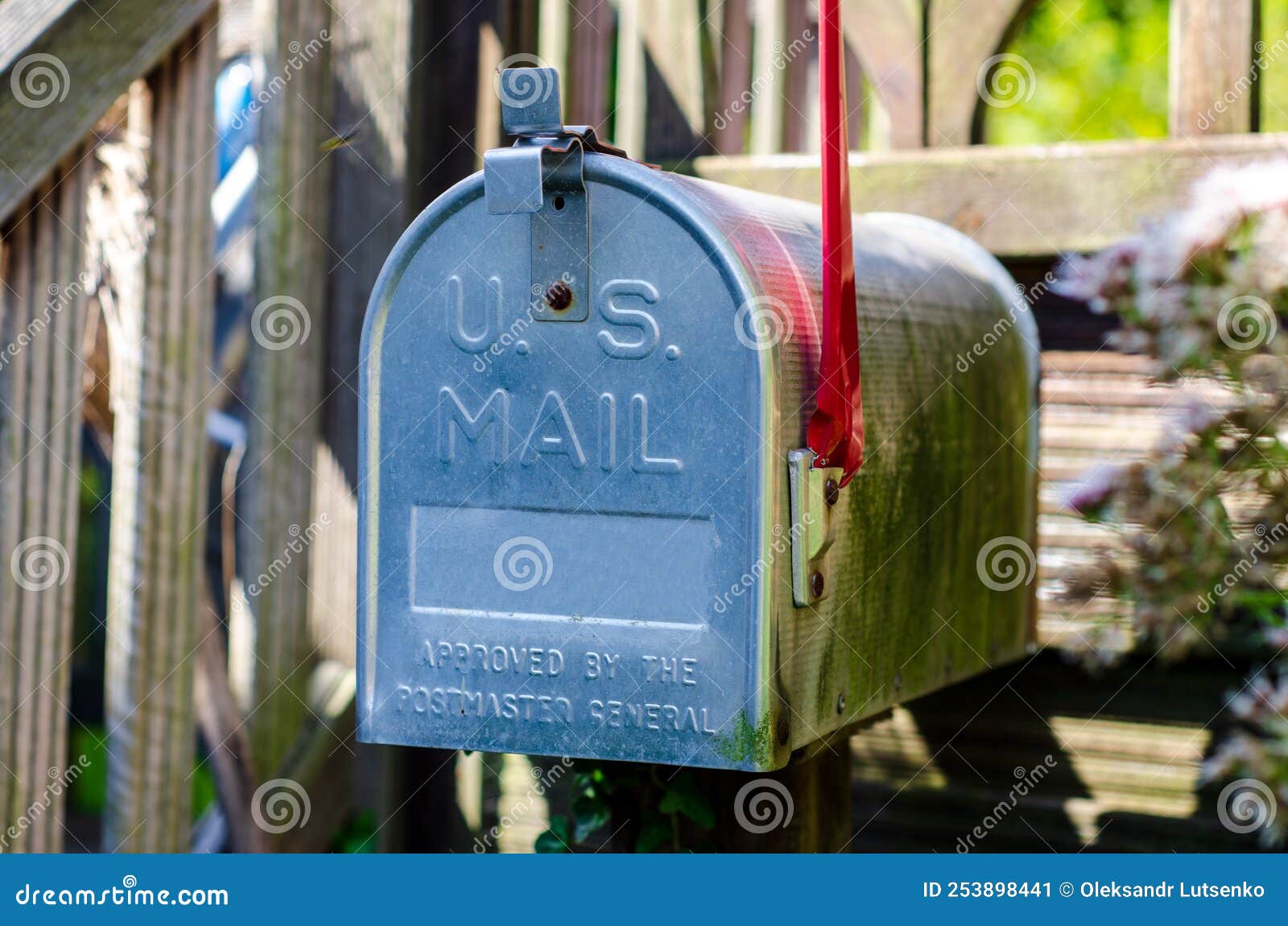Vintage Metal US Post Mail Box Editorial Photo - Image of home ...