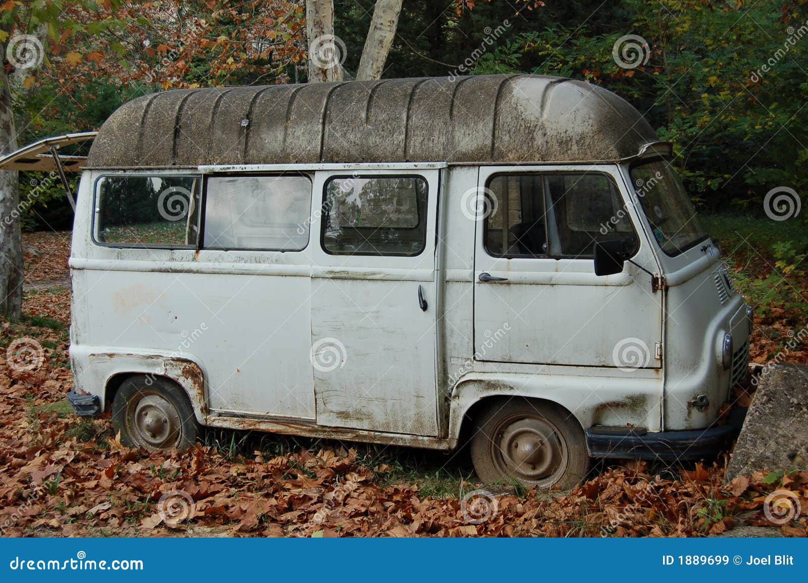 Vintage minivan in autumn stock image. Image of leaves - 1889699