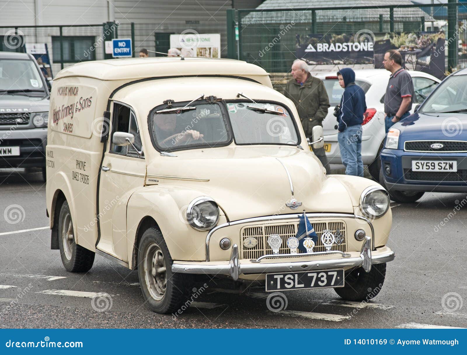 Vintage Morris Van in Highland Rally. Editorial Stock Image - Image of ...