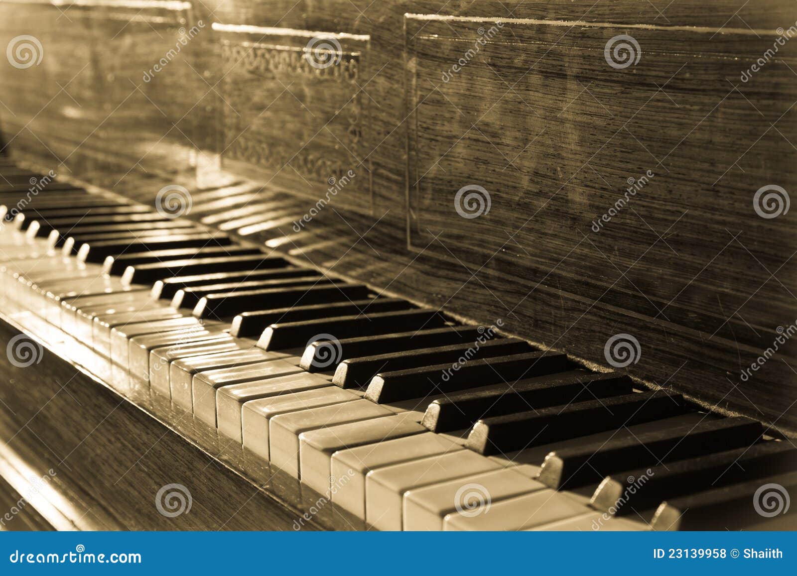Vintage piano stock photo. Image of moody, vintage, broken - 23139958