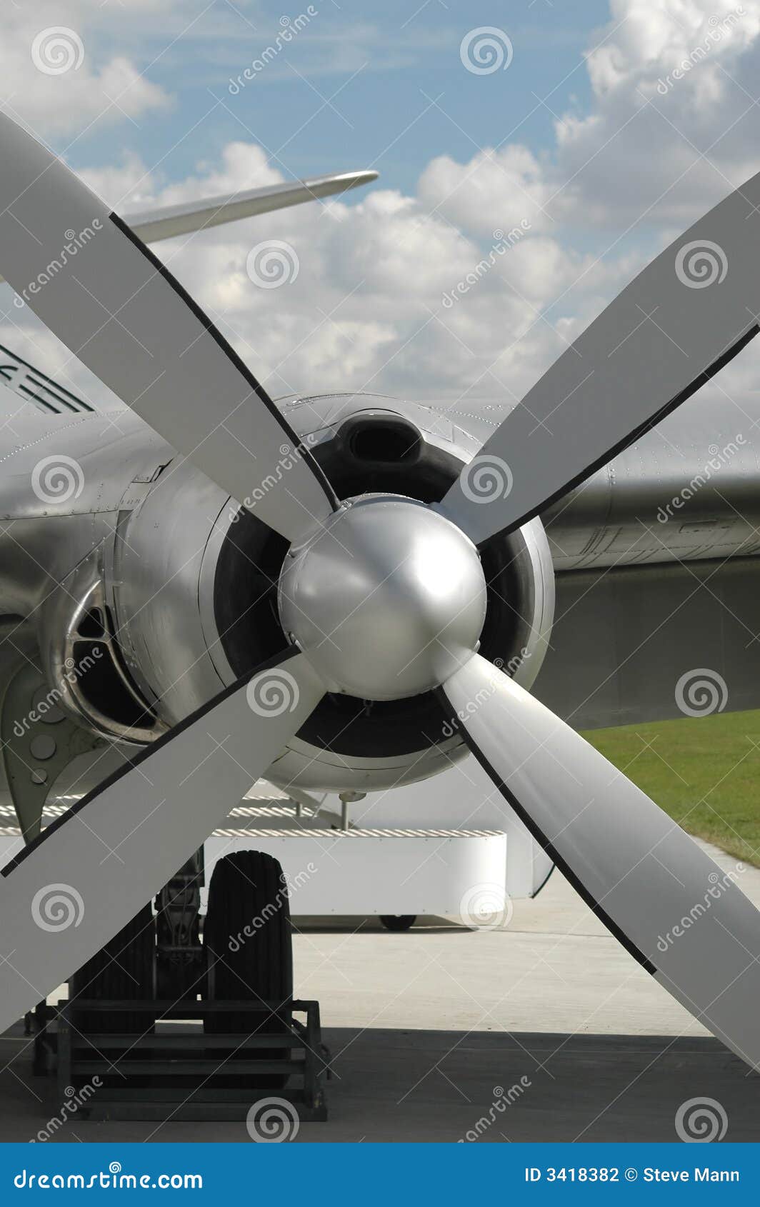 Vintage plane propeller stock photo. Image of power, avionic - 3418382