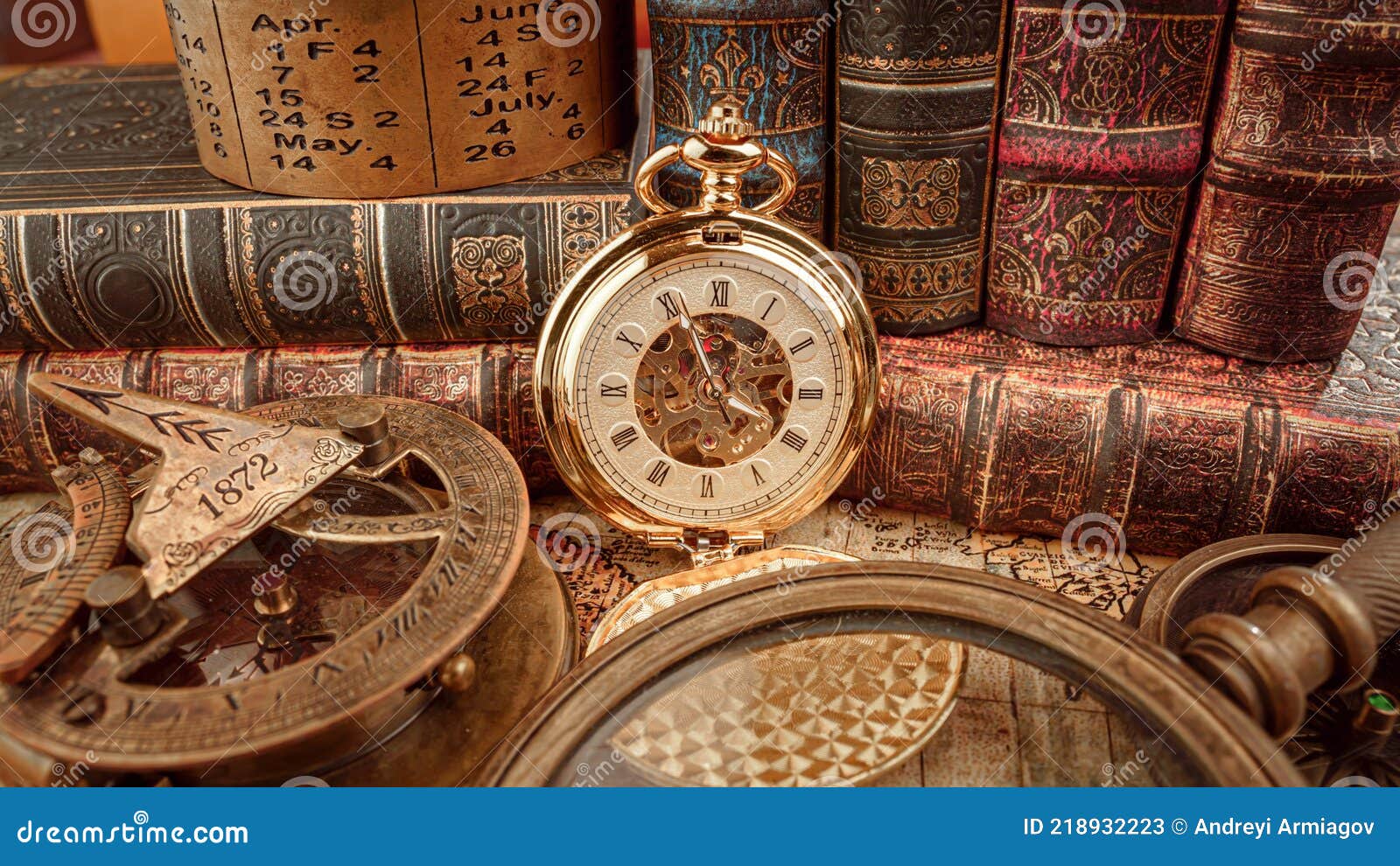 Vintage Pocket Watch. Vintage Background Concept of Time History Stock ...