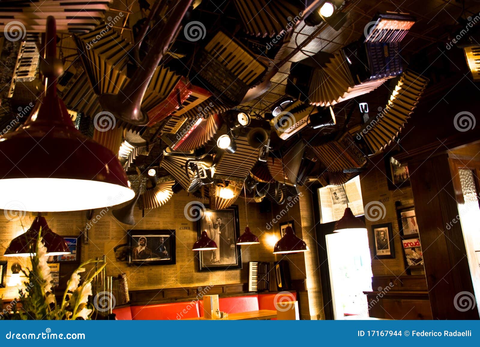 Vintage pub editorial stock image. Image of lamp, sound - 17167944