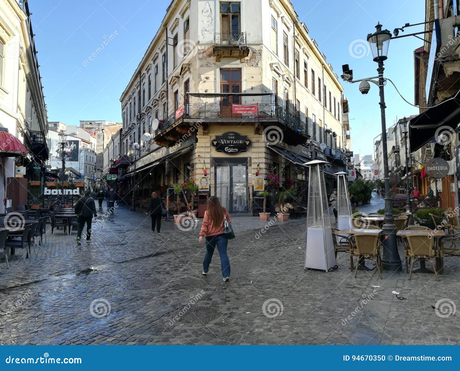 Vintage Pub, Bucharest editorial image. Image of roumanie - 94670350