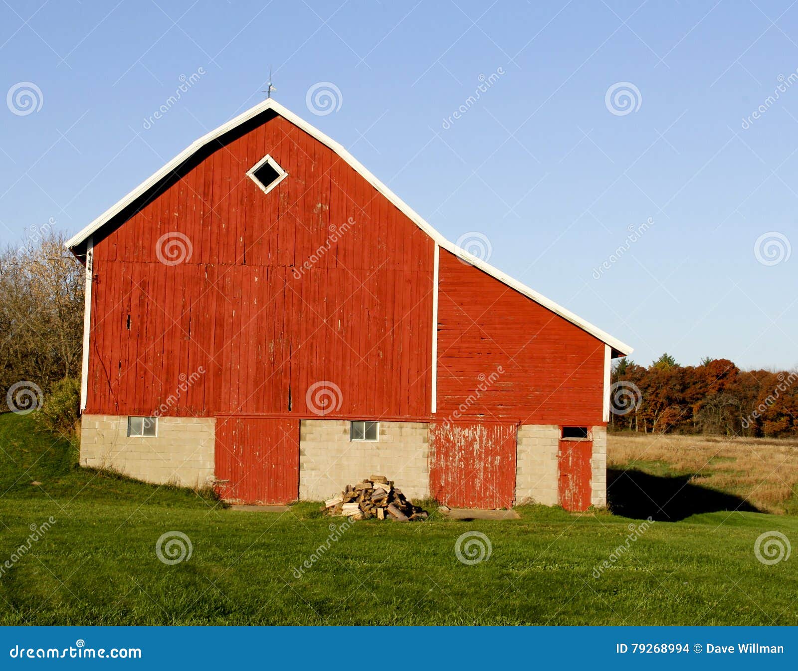 Vintage Red Barn in Wisconsin Stock Photo - Image of field, ranch: 79268994