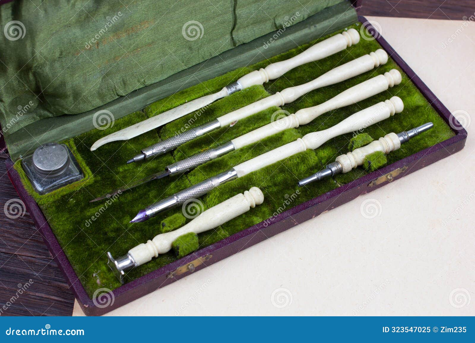 Vintage Retro Writing Tools Set Stock Image - Image of paper, fountain ...