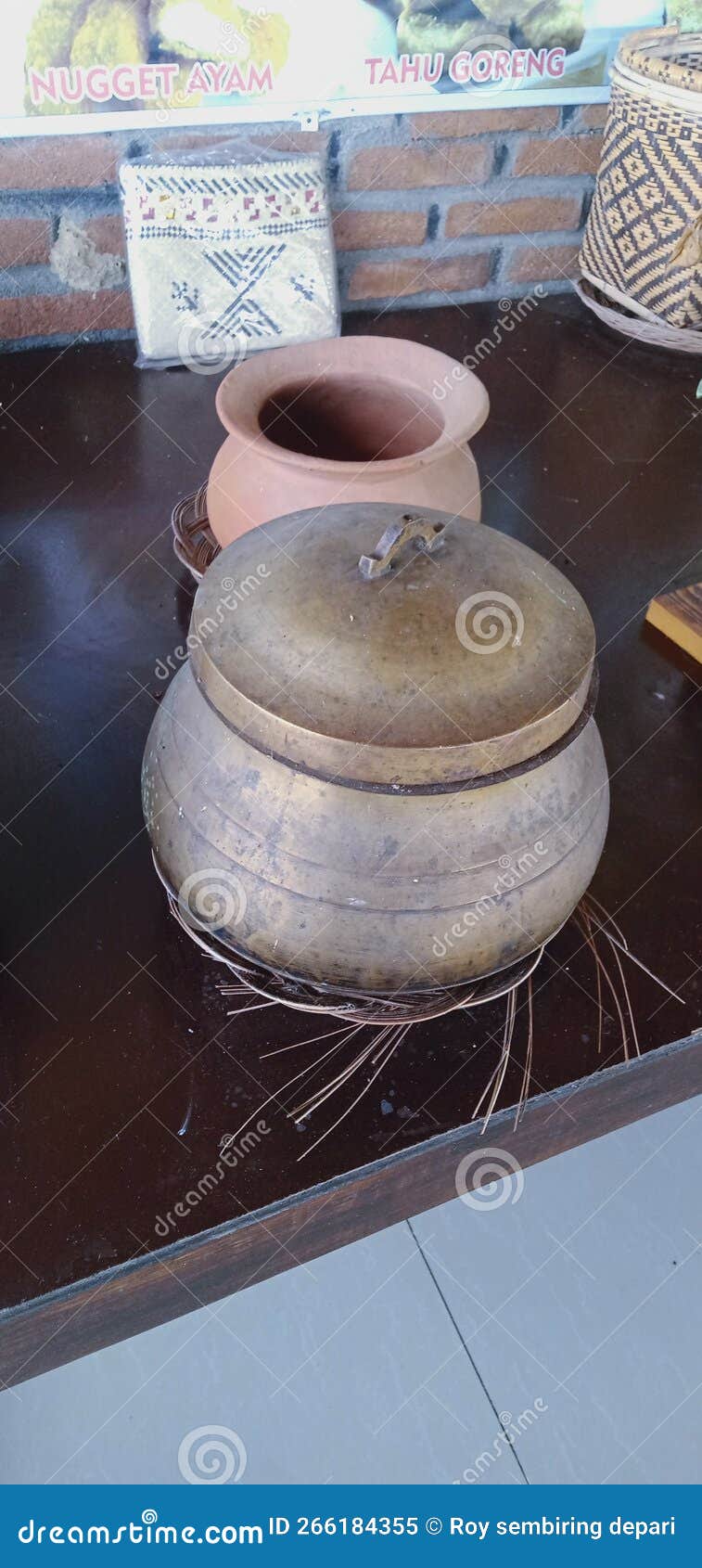 Vintage rice cooker stock image. Image of iron, drums - 266184355