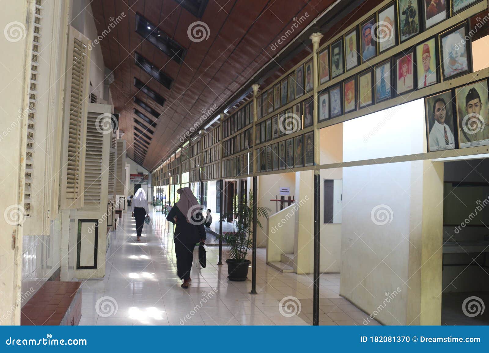 Vintage school building editorial image. Image of infrastructure ...