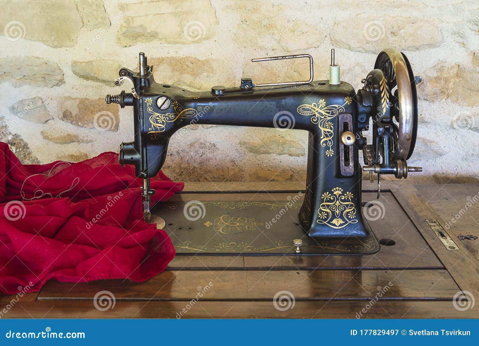 Vintage Sewing Machine and Red Fabric Stock Image - Image of machine ...