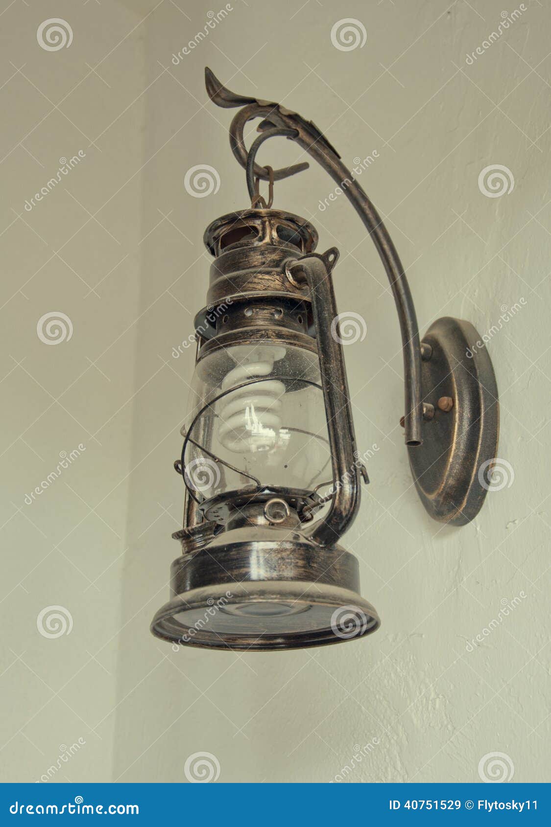 Vintage streetlight stock image. Image of elegant, lantern - 40751529
