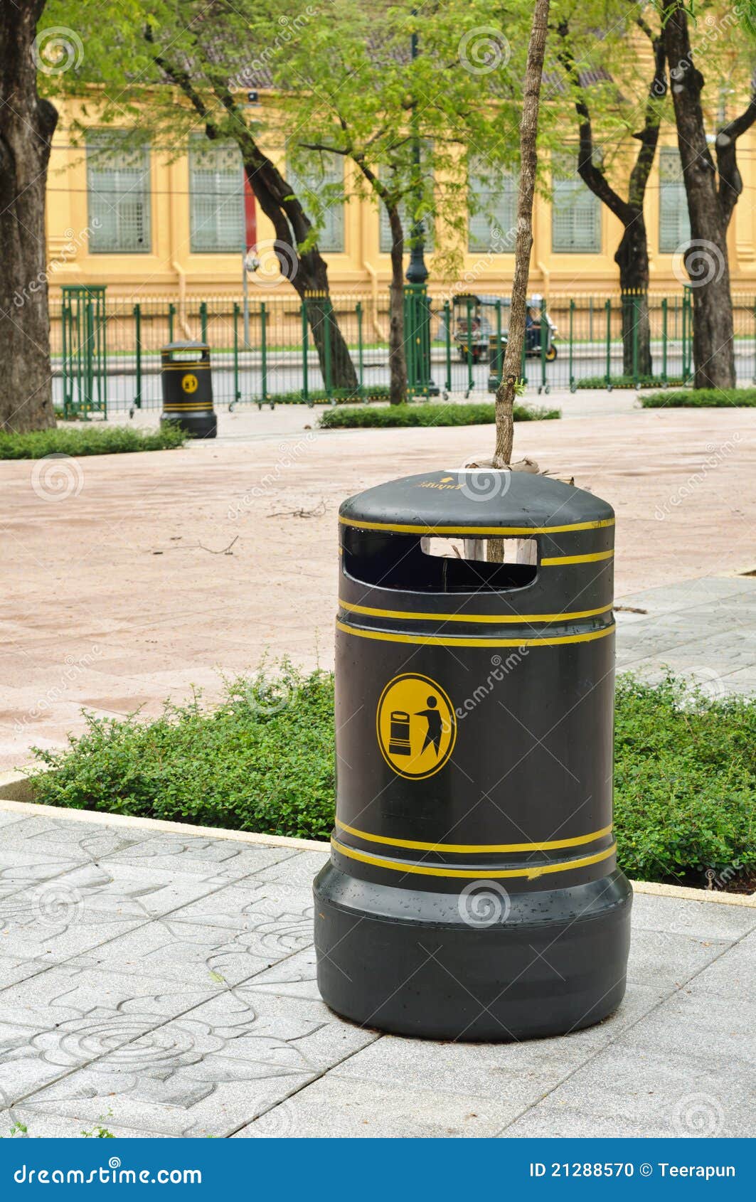 Vintage style garbage bin stock photo. Image of garbage - 21288570