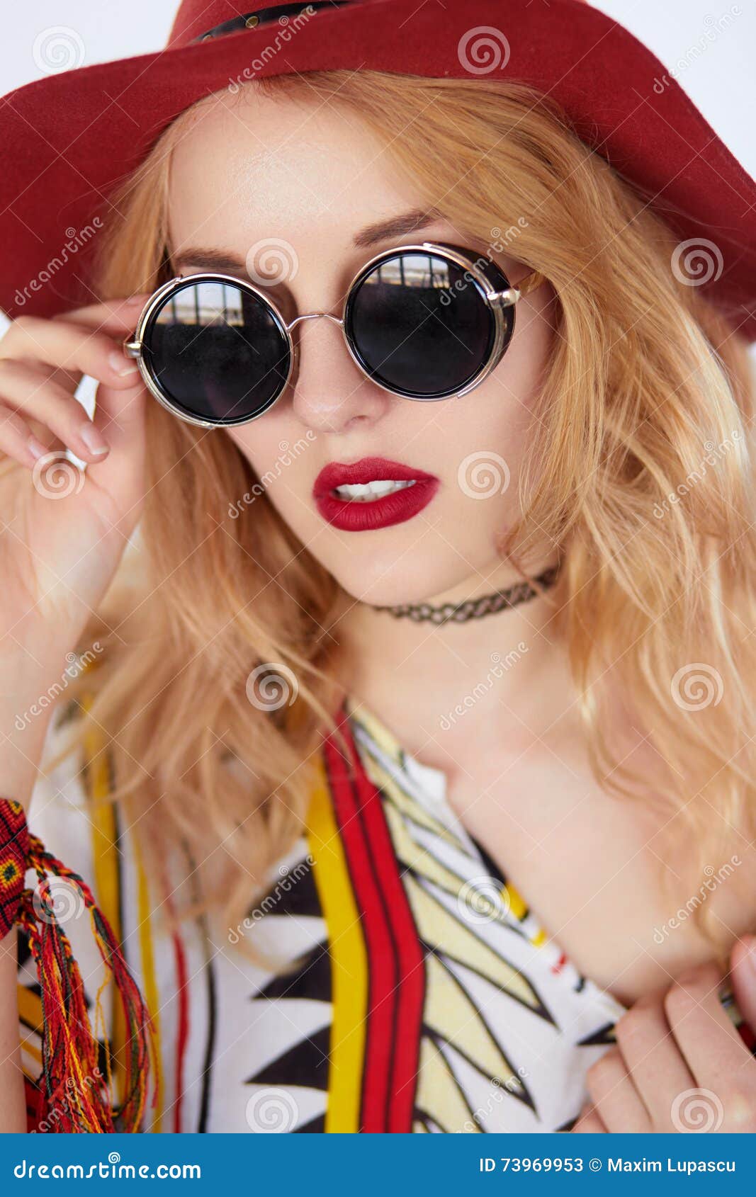 Vintage Styling Model Wearing Round Black Sunglasses Stock Image Image Of Attractive Boho