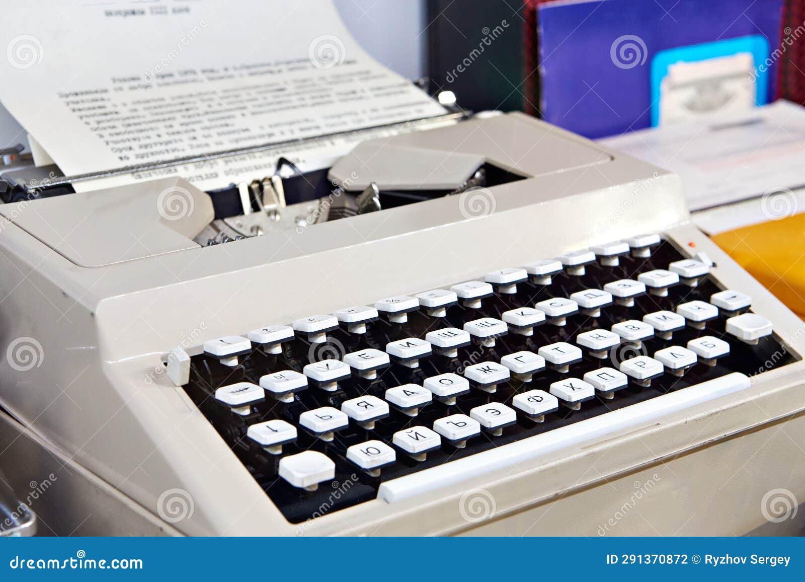 Cyrillic Font From Leaves, Abc Stock Image | CartoonDealer.com #156747415