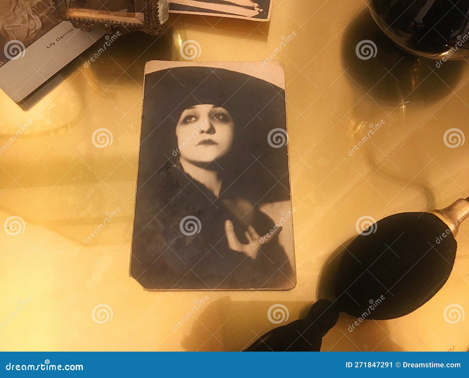 Vintage Vibes Texture Wallpaper 4k Digital Rendering Of Old Book UI For ...