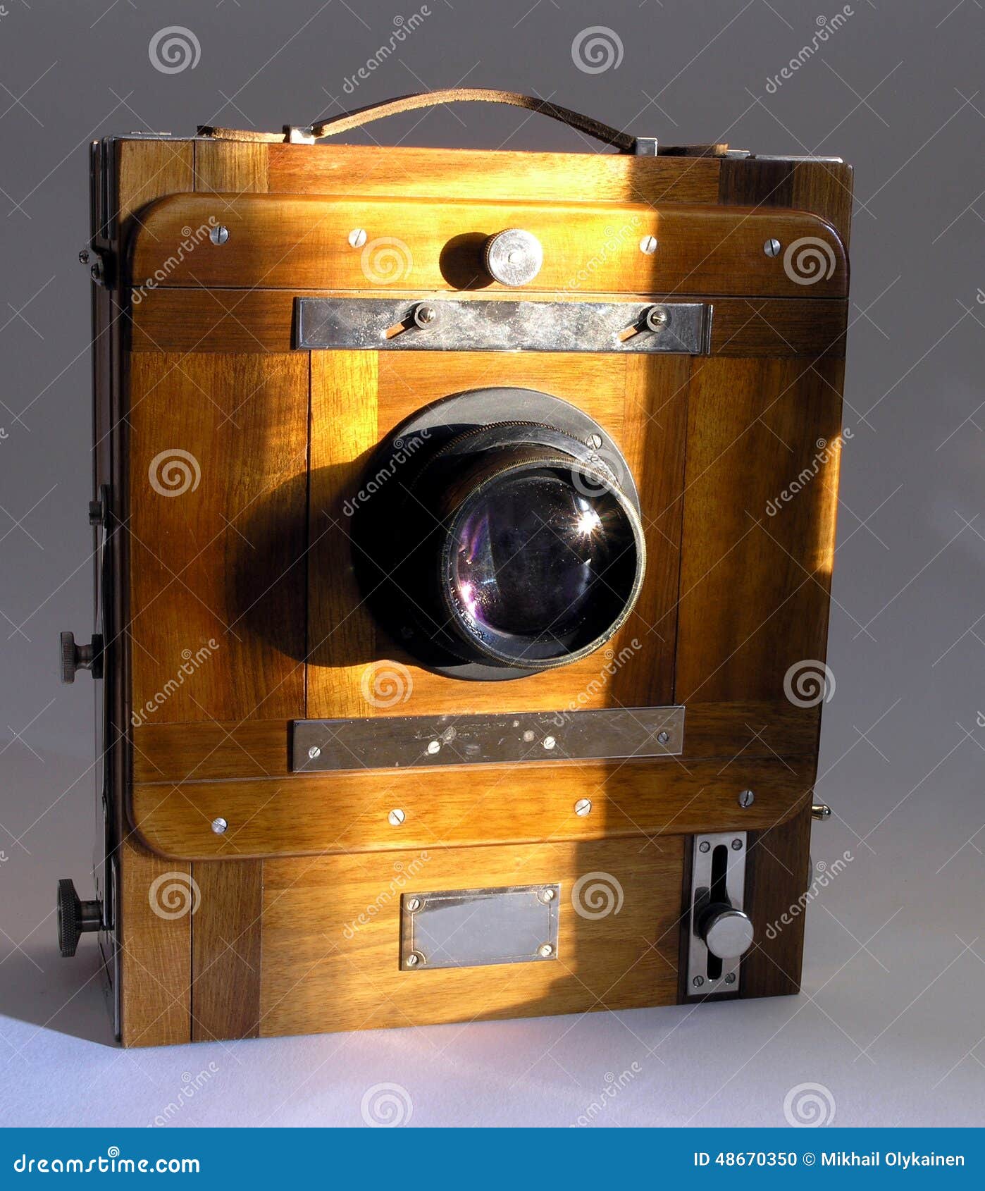 Vintage wooden box camera stock photo. Image of shoot - 48670350