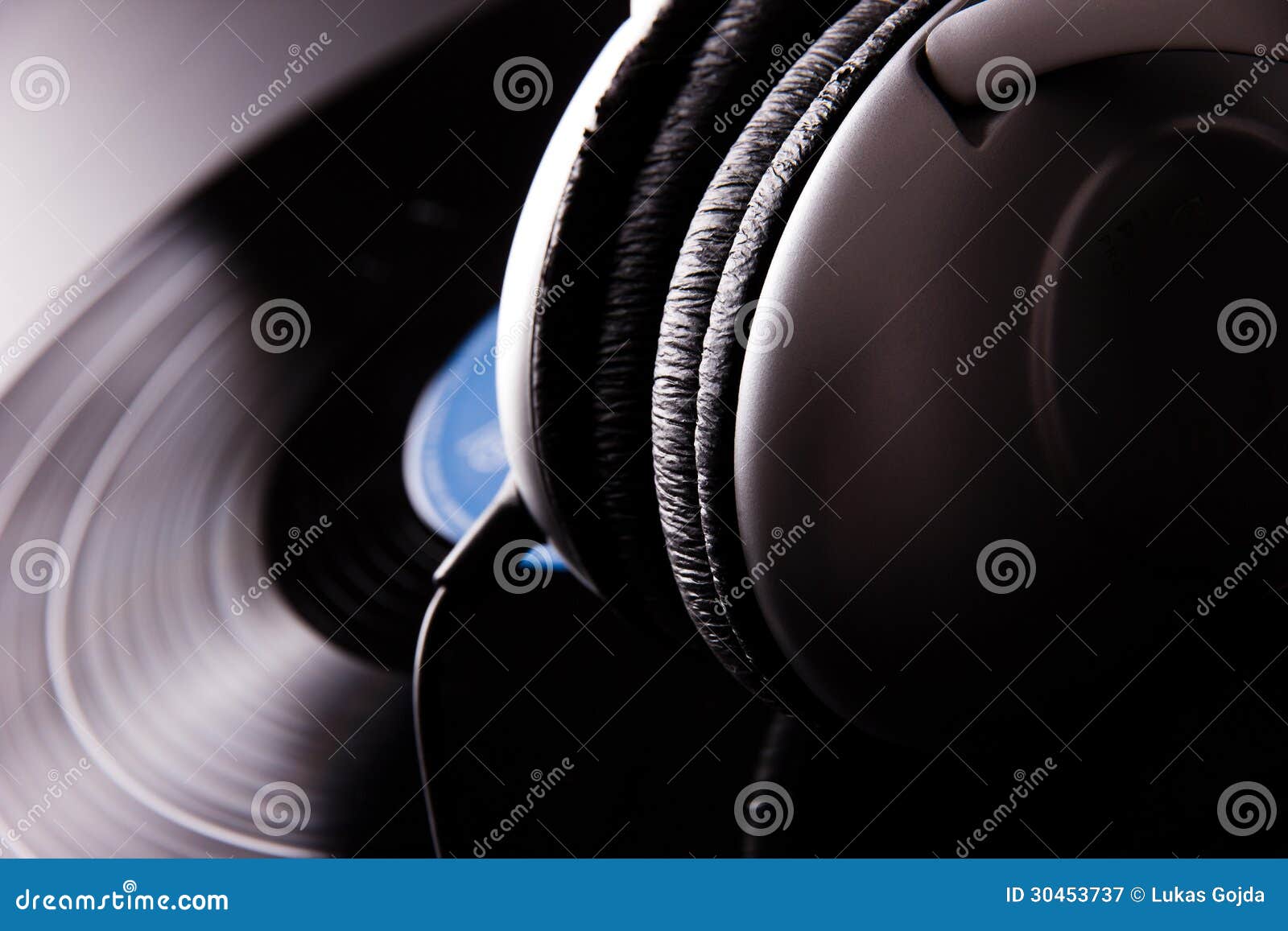 Vinyl disc with headphones stock image. Image of phonograph - 30453737