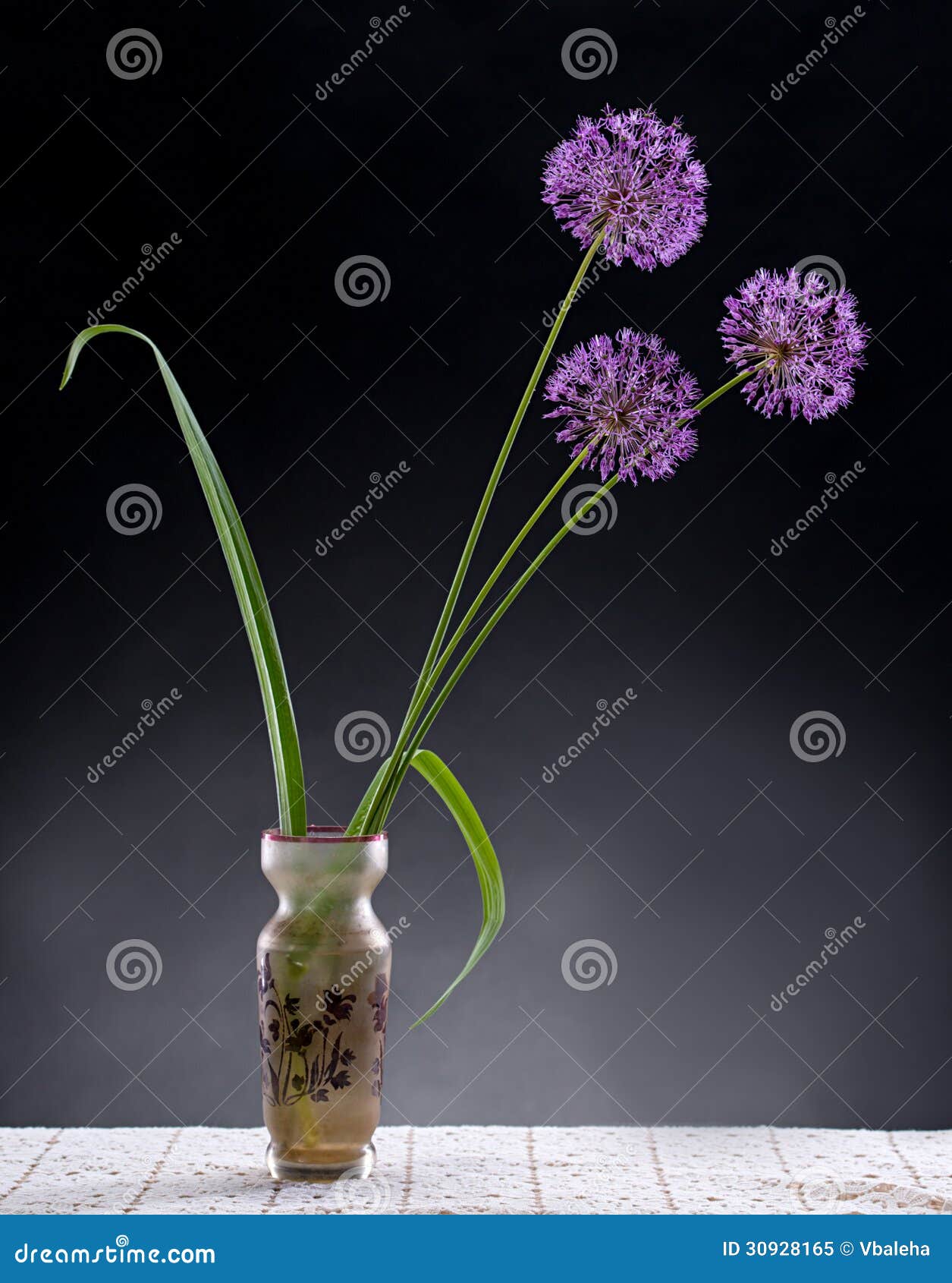 Violet Garlic Flowers in Vase Stock Image - Image of purple, inside ...