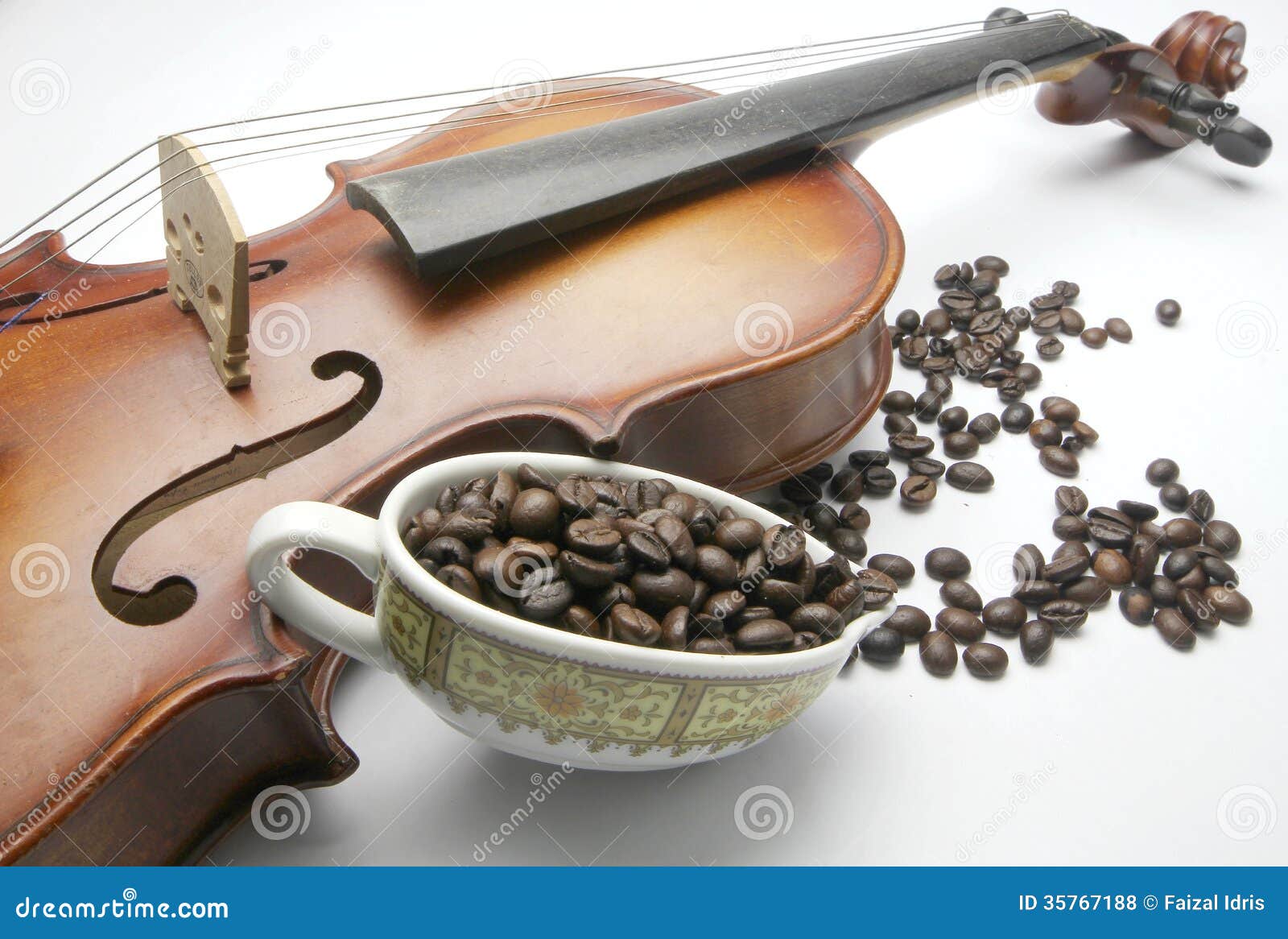Violin and Coffee Bean stock photo. Image of ground, creamer - 35767188