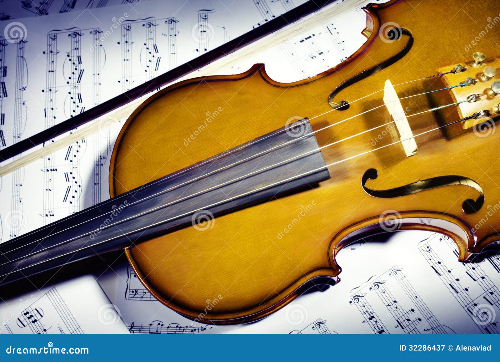 Violin with Music Sheet Notes Stock Image - Image of paper, note: 32286437