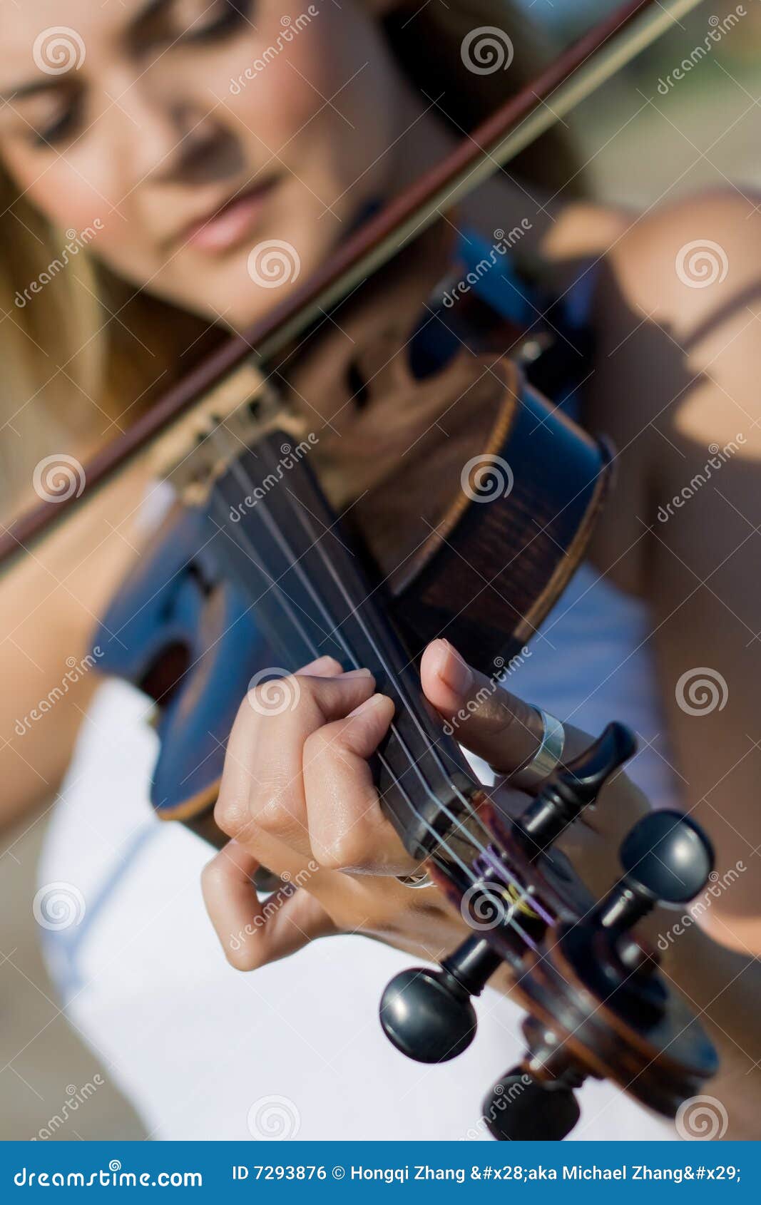 Violin player stock photo. Image of cheerful, elegance - 7293876