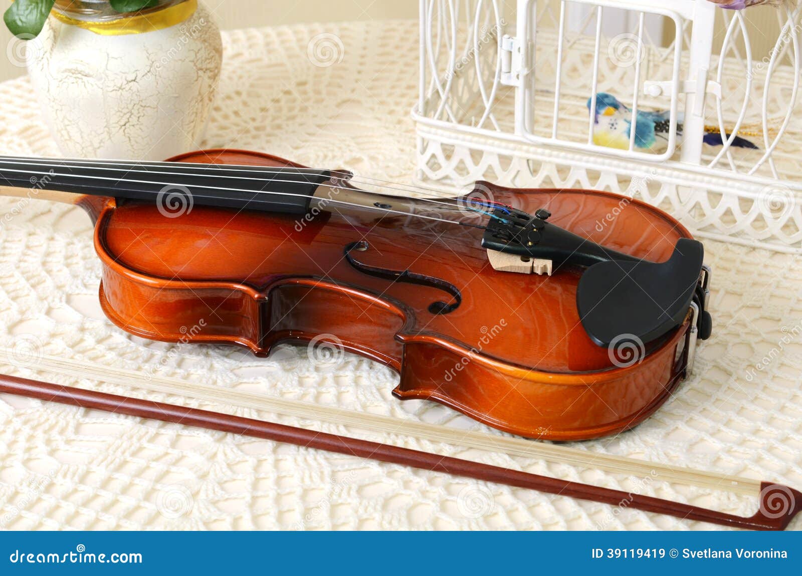 Violin on the table stock image. Image of play, string - 39119419