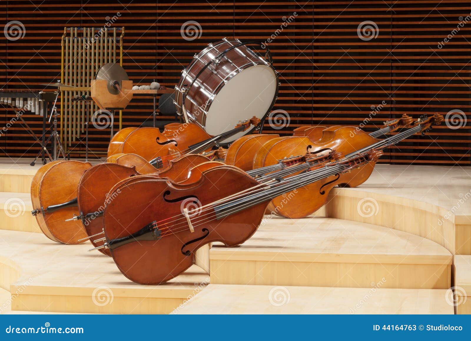 Violinen stockbild. Bild von ausrüstung, theater, violine - 44164763