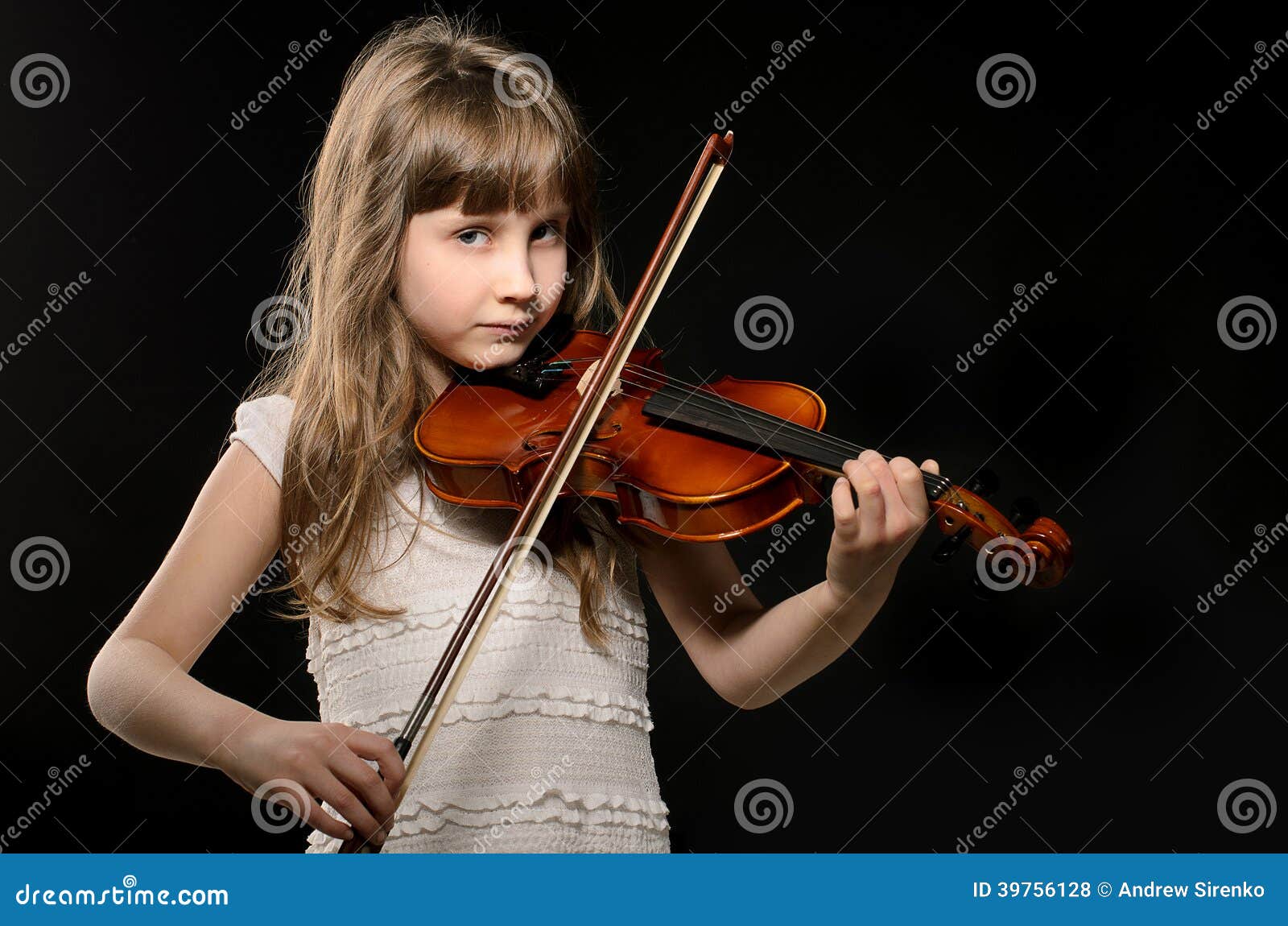 Violinist Playing the Violin Stock Photo - Image of beauty, play: 39756128