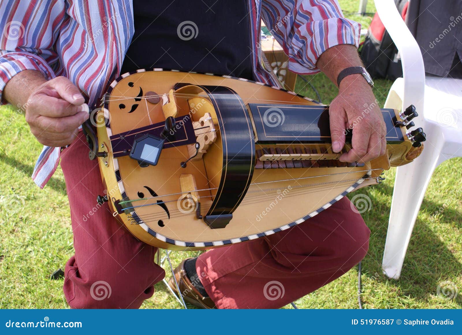Violino da roda Realejo imagem de stock. Imagem de instrumento - 51976587
