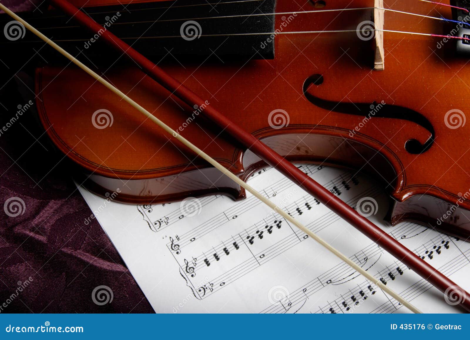 Violon Sur La Musique De Feuille Photo stock - Image du remarques ...