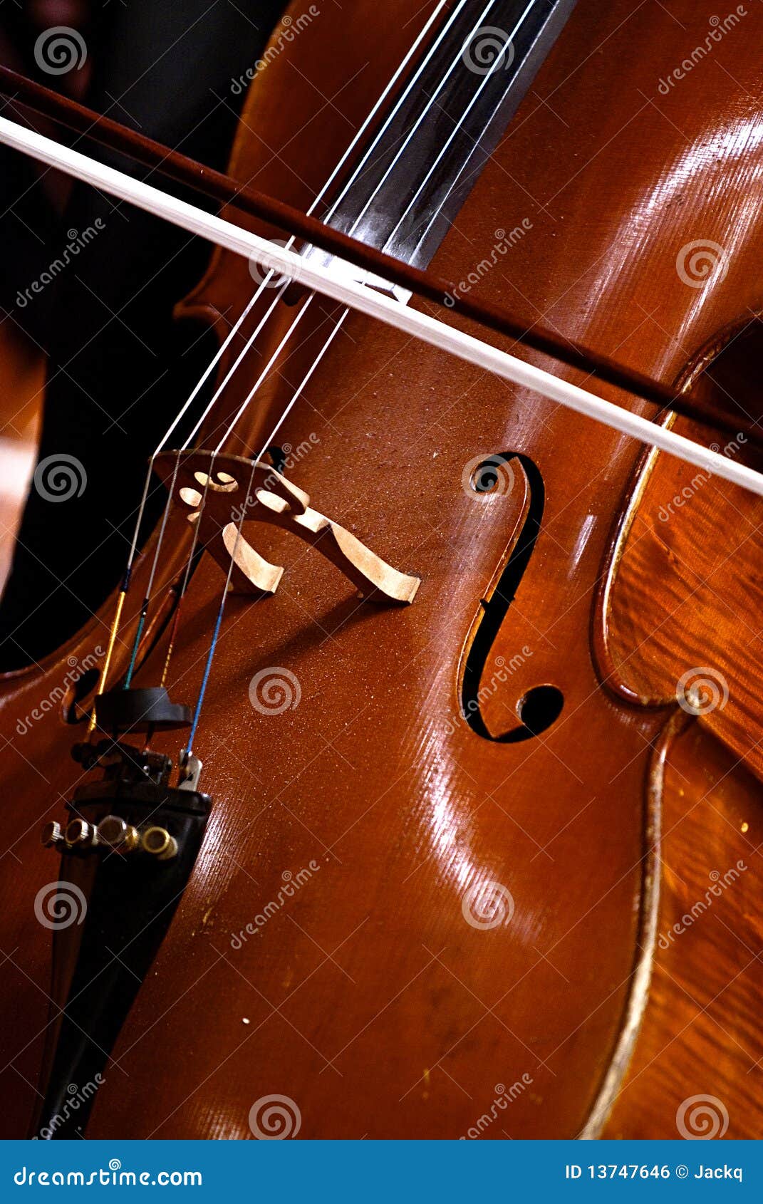 Violoncello fotografia stock. Immagine di onstage, interno - 13747646