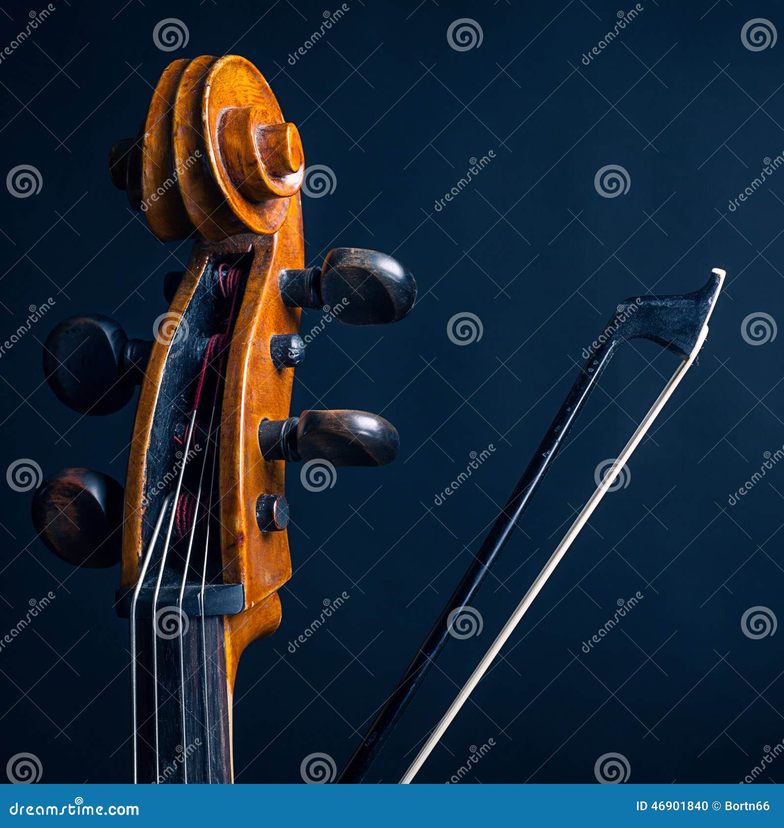 Violoncelo Y Arco De Violín De La Voluta Foto de archivo - Imagen de ...