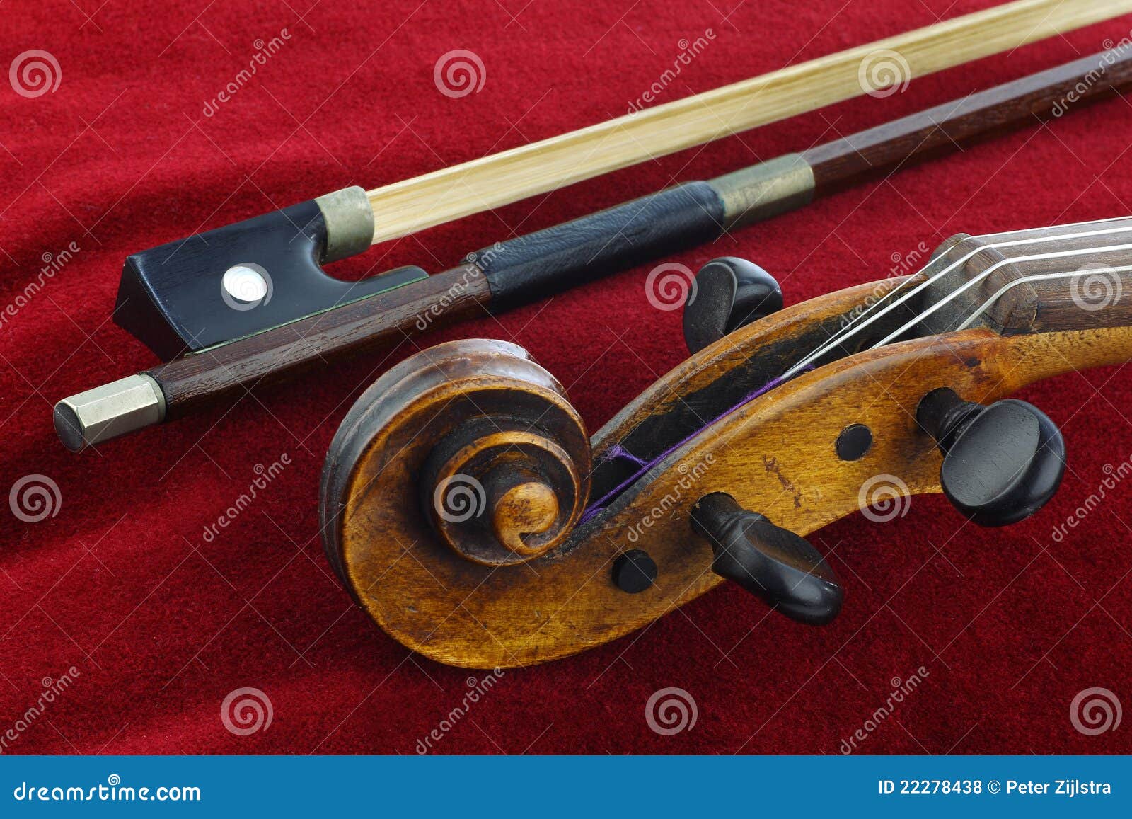 Viool en boog stock foto. Image of instrument, viool - 22278438