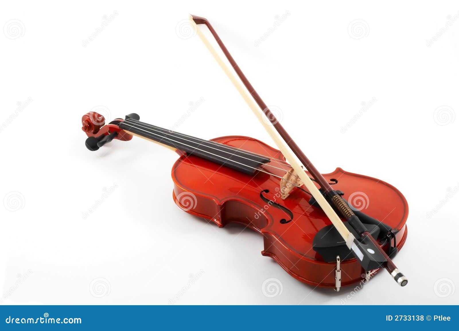 Viool met boog op wit stock foto. Image of instrument - 2733138