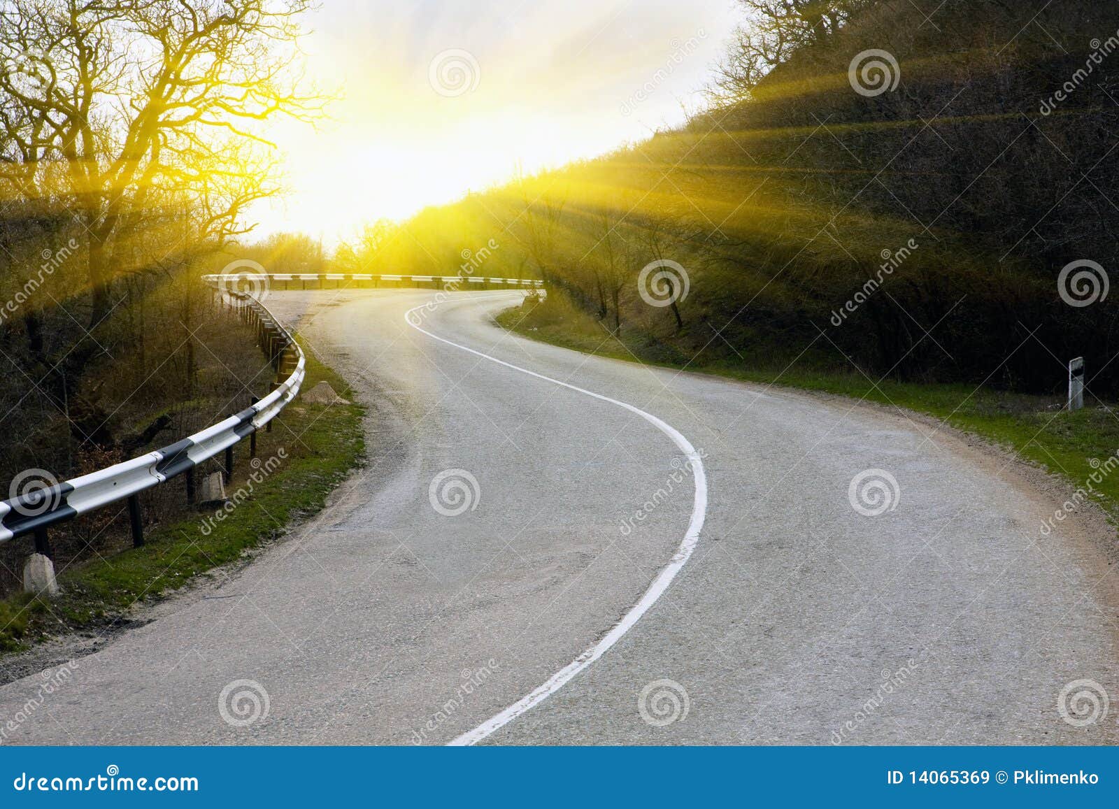 Virage de route image stock. Image du lecteur, véhicule - 14065369